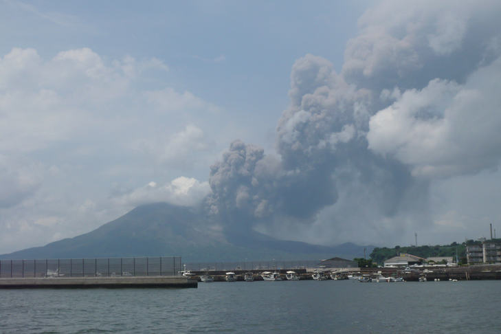 Experiencing volcanic eruptions