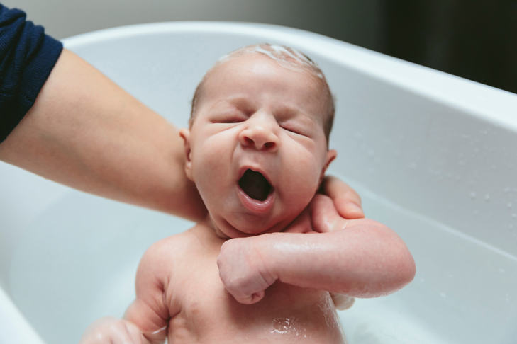 How to care for newborn skin